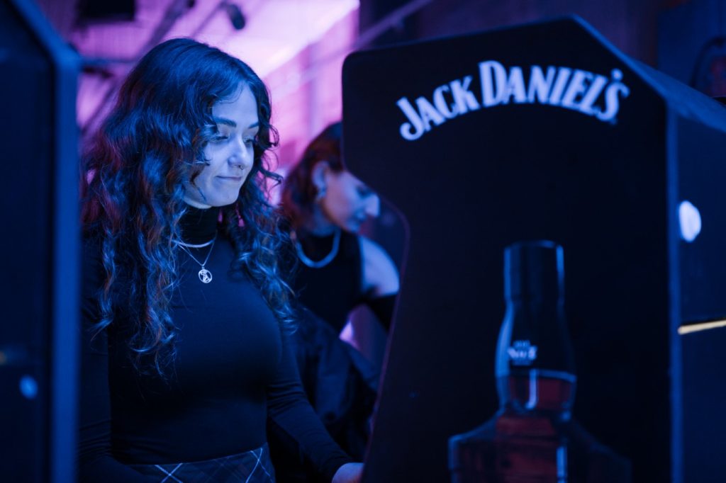 Το party του OneMan και του Ladylike είχε γεύση Jack Daniel’s και ...